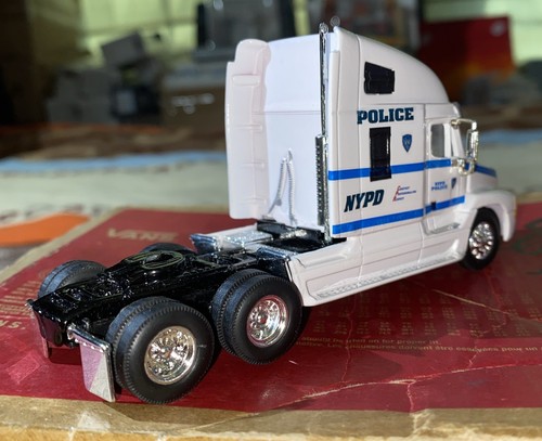 Kitbash 1/64 Freightliner Mobile Command Post NYPD NEW YORK POLICE ...