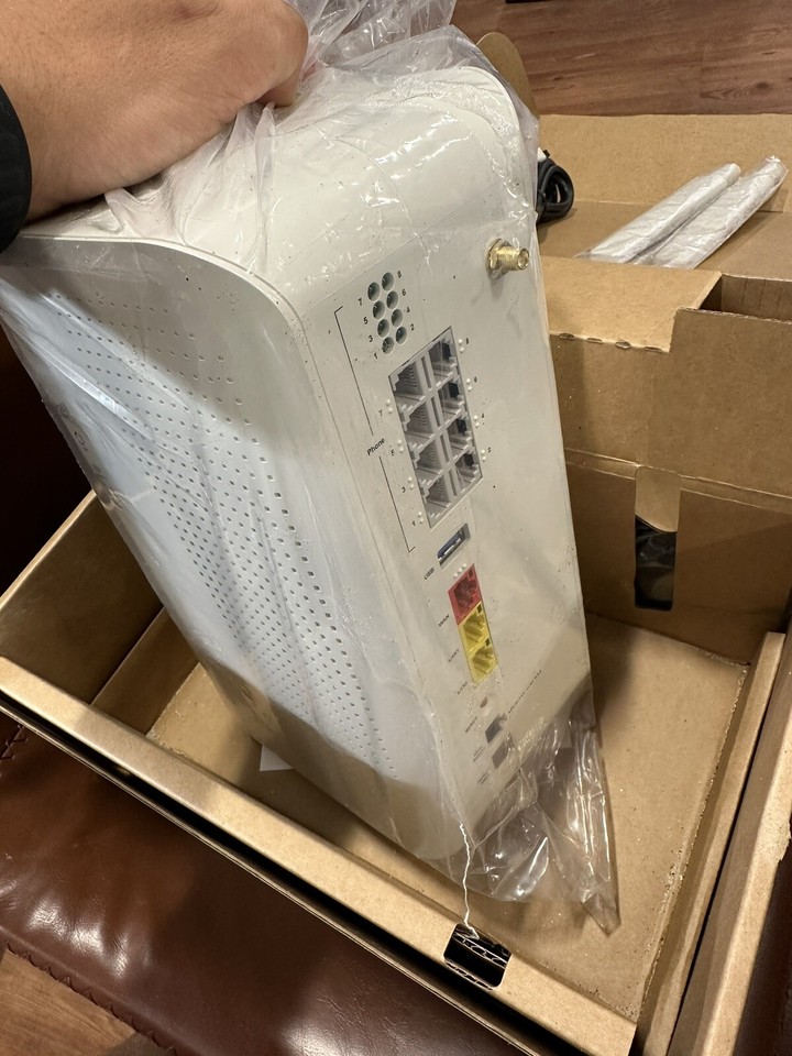 At&t VAB-1 Router .Easy to set up, White. Great deal, Instructions in ...