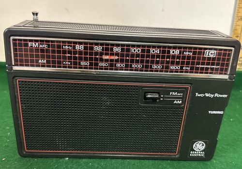 Vintage General Electric GE Portable AM/FM Radio Model No. 7-26600 ...