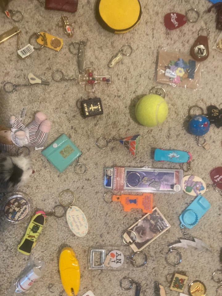 Large Lot of 250 Collectable Keychains Keyrings Many Vintage Some New ...