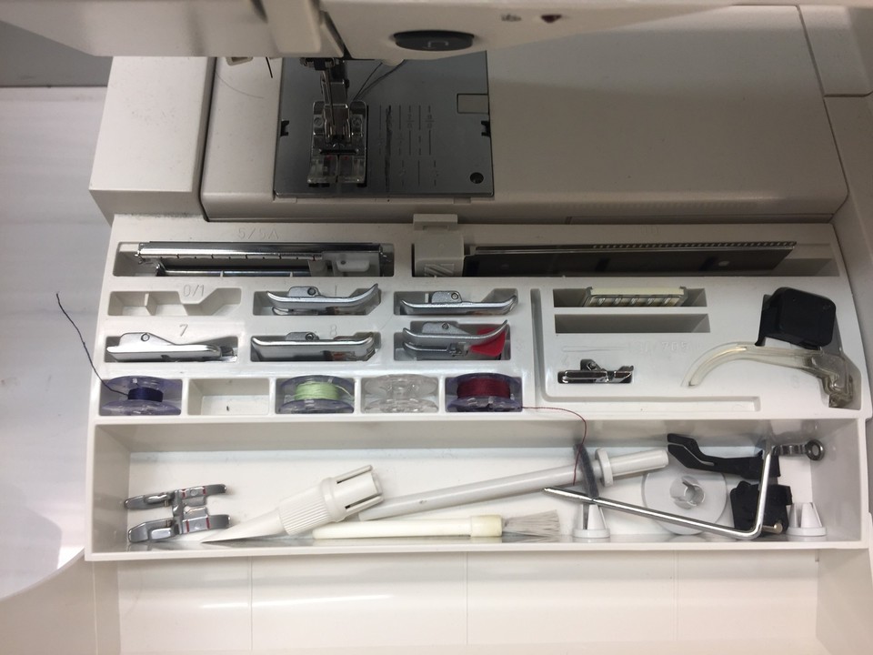 Pfaff Creative 2140 Sewing Embroidery Machine w/ Case, Embroidery ...