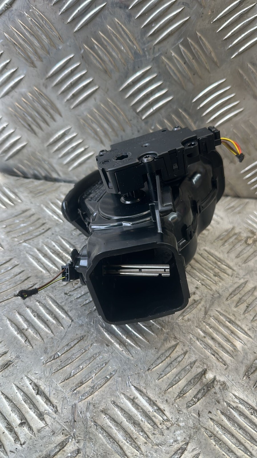 MERCEDES 2016 GLC 250 D 2.1 DIESEL PASSENGER LEFT SIDE AIR VENT DUCT ...