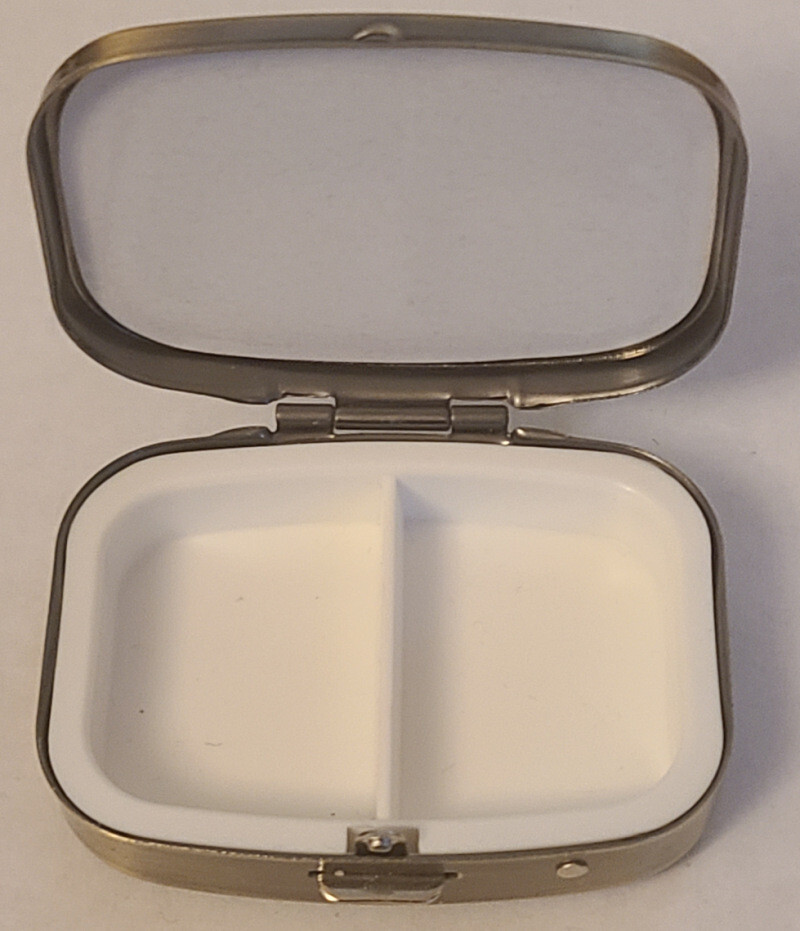 Never used purse sized Gulbenkian Museum Pill Box - Iznik Tile Replica ...