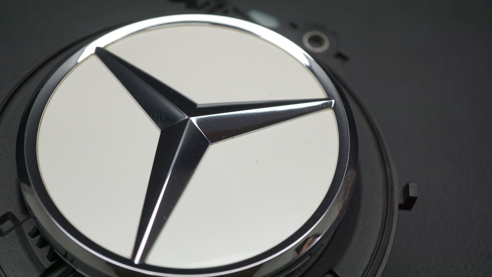 OEM MERCEDES X253 C238 C257 COUPE REAR MOTORIZED LID HANDLE WHITE ...