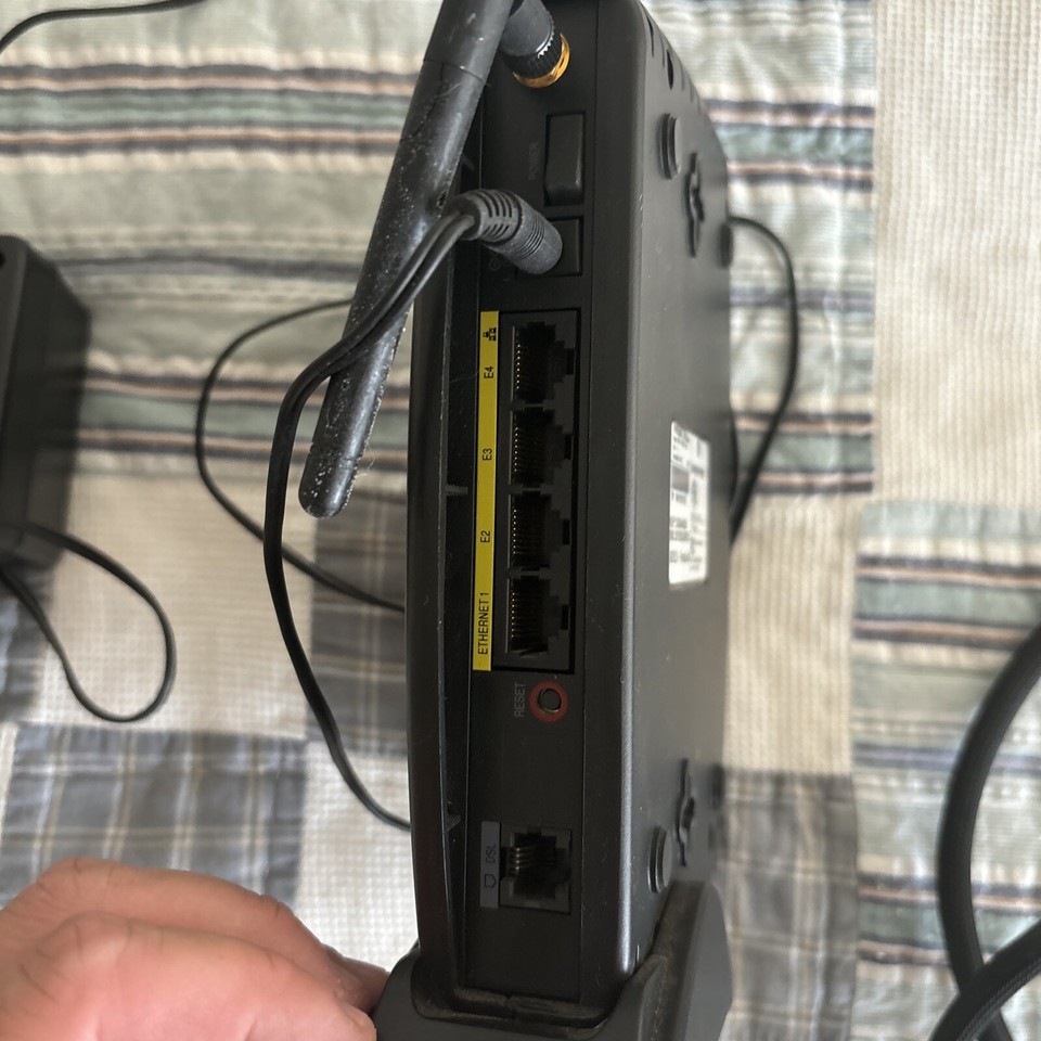 Westell VersaLink 327W D90-327W15-06 4-port Wireless Modem G Router | eBay