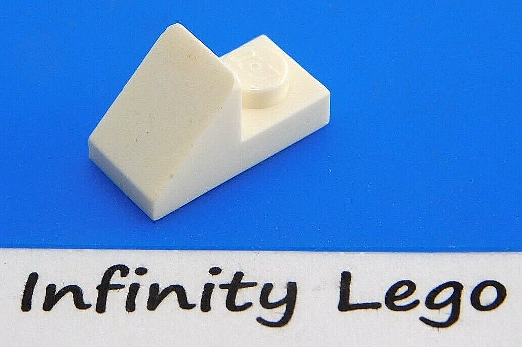 12 LEGO White Slope Curved 1 x 2 with Plate (15672 92946) - 12 Pieces ...