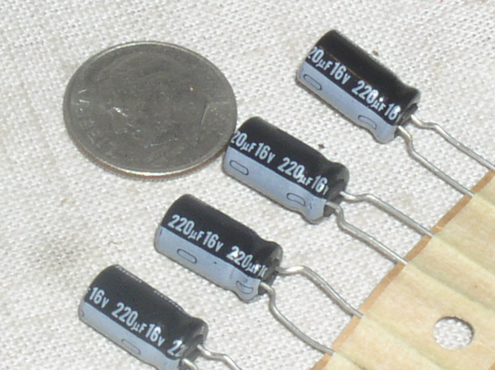 4 NEW NICHICON 220UF/16V 220 MFD 16 V RADIAL ELECTROLYTIC CAPACITOR CAP ...