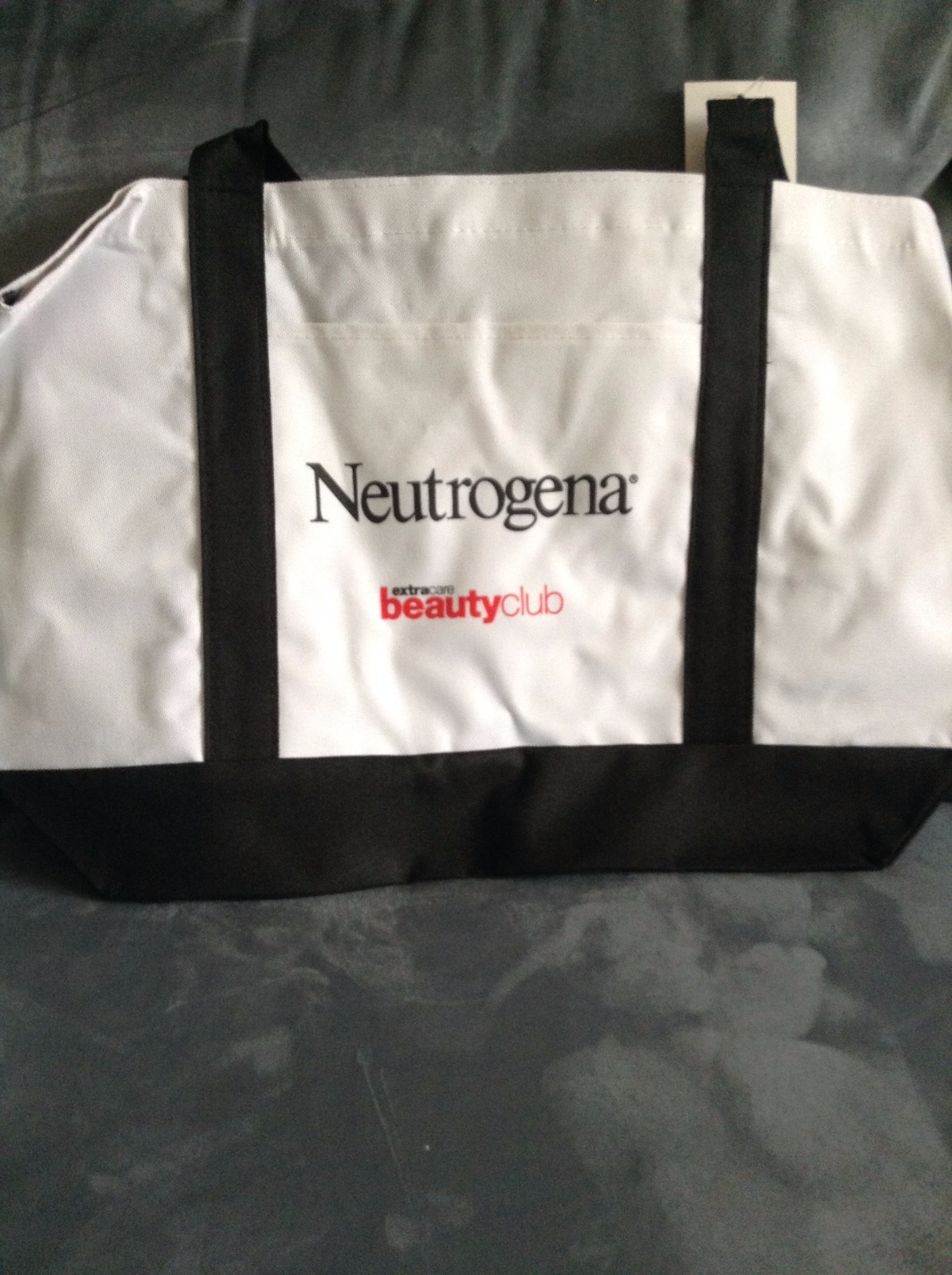CVS NEUTROGENA BEAUTY CLUB WHITE AND BLACK TOTE BEACH BAG - NEW WITH ...