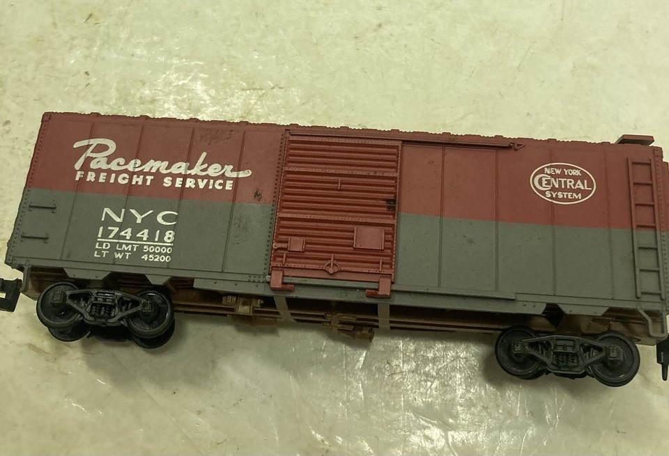 HO SCALE NEW YORK CENTRAL PACEMAKER BOX CAR NYC 174418 RED GRAY | eBay