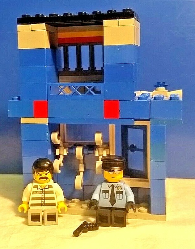 LOT of 82 LEGO pcs for a Police Station, Jail, Minifig Guard & Inmate ...