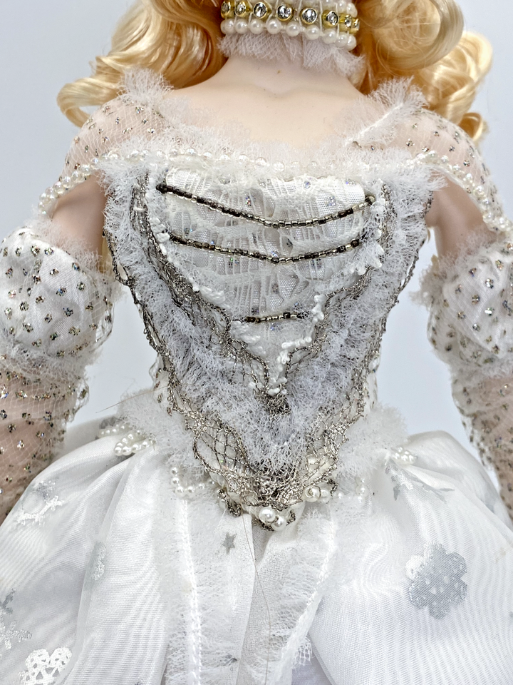 2010 TONNER MIRANA THE WHITE QUEEN TIM BURTONS ALICE IN WONDERLAND ANNE ...