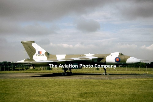 RAF Avro Vulcan B.2 XM607 displayed at RAF Waddington (2001) Photograph ...