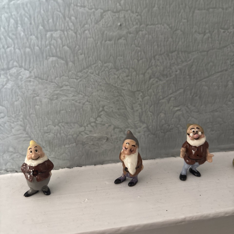 Hagen Renaker Disney Snow White and 7 dwarves full set! Miniature ...