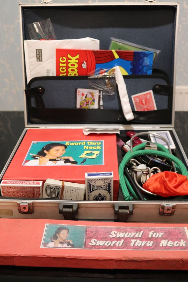 Vintage Magic Set Kit Magicians Magic Tricks Chest Suitcase Magicians ...