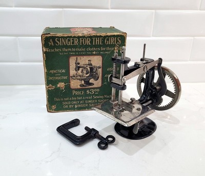 Sewing Machines - Singer Hand Crank Sewing Machine Model