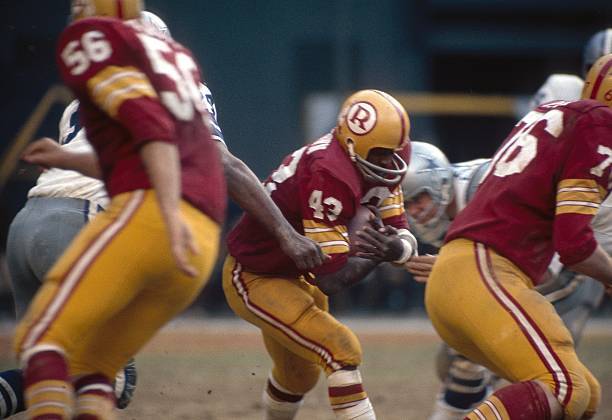 Running Back Larry Brown Of The Washington Redskins 1970 OLD NFL PHOTO ...