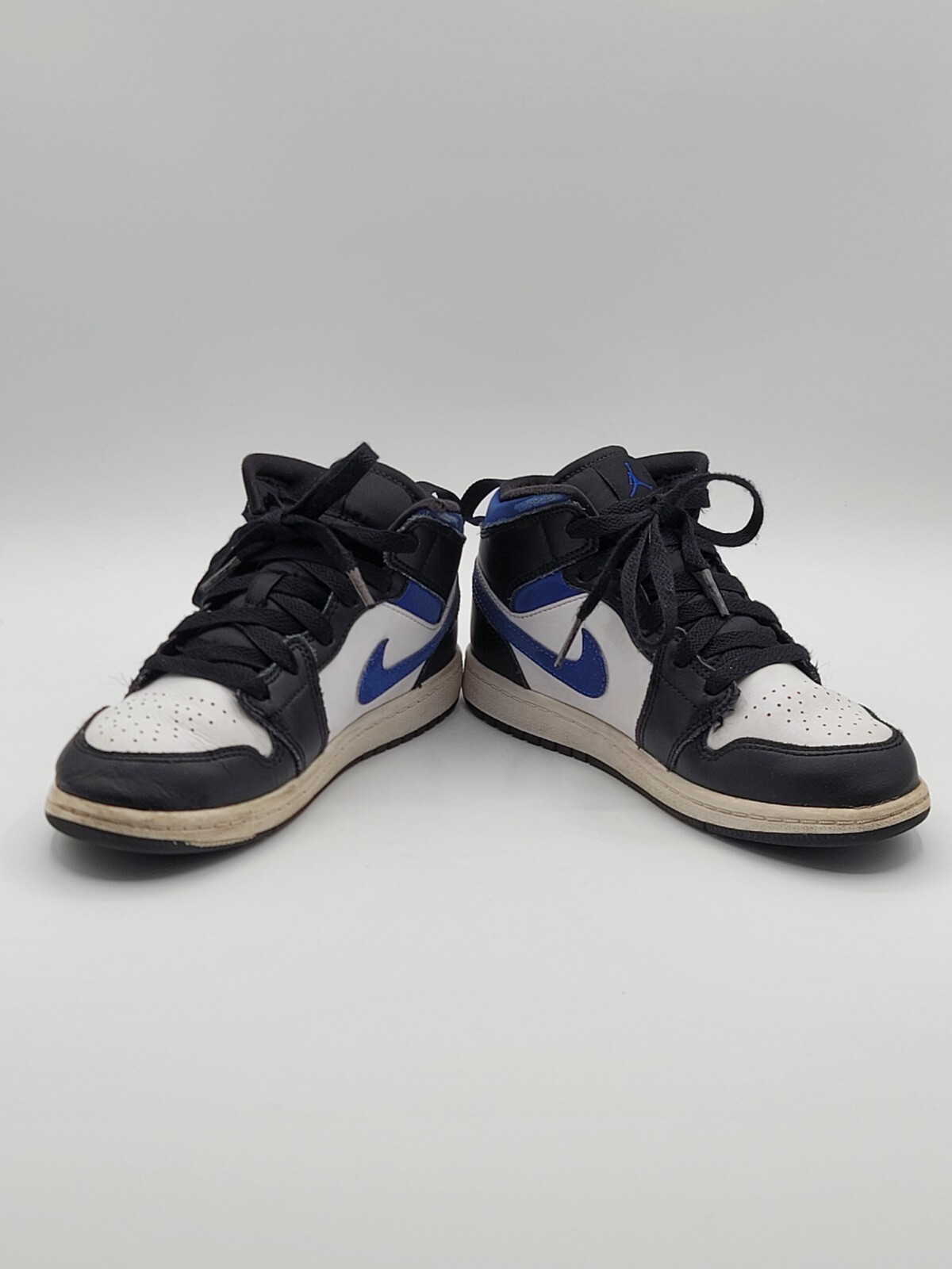 Air Jordan 1 Retro Mids. 640734-140 Size 2Y