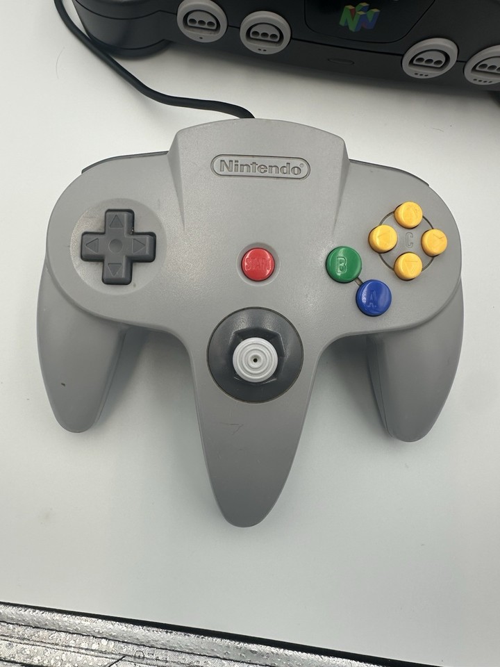 Nintendo 64 N64 Console Lot Bundle - 2 Controllers And 4 Games TESTED ...