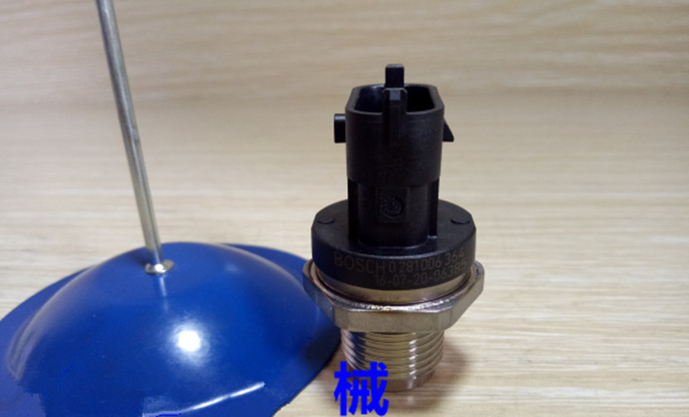 1PCS 6745-71-4320(0281002937)Common Rail Pressure Sensor For Komatsu ...
