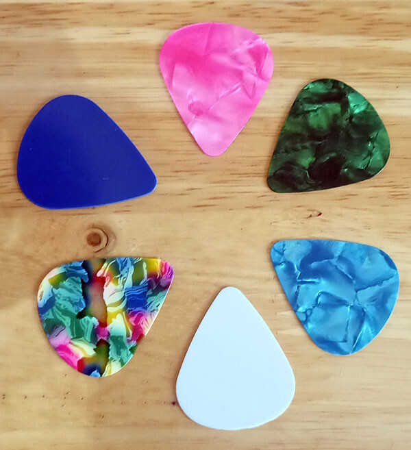 1 x OR BUNDLE RANDOM GUITAR PICKS PLECTRUM VARIOUS QUANTITIES MIXED ...