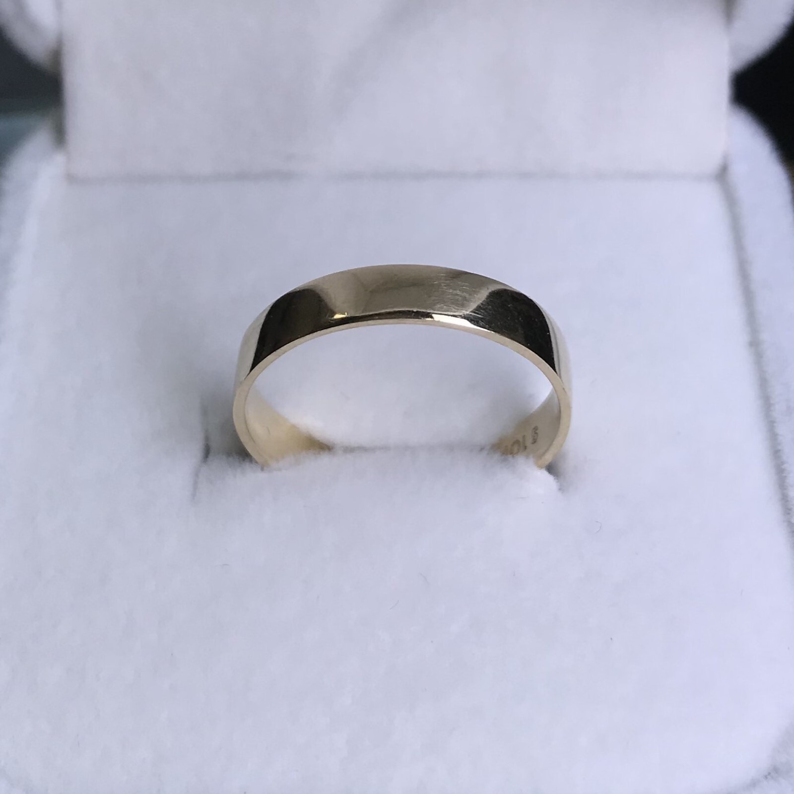 10K Solid Gold Wedding Band Ring - Gem