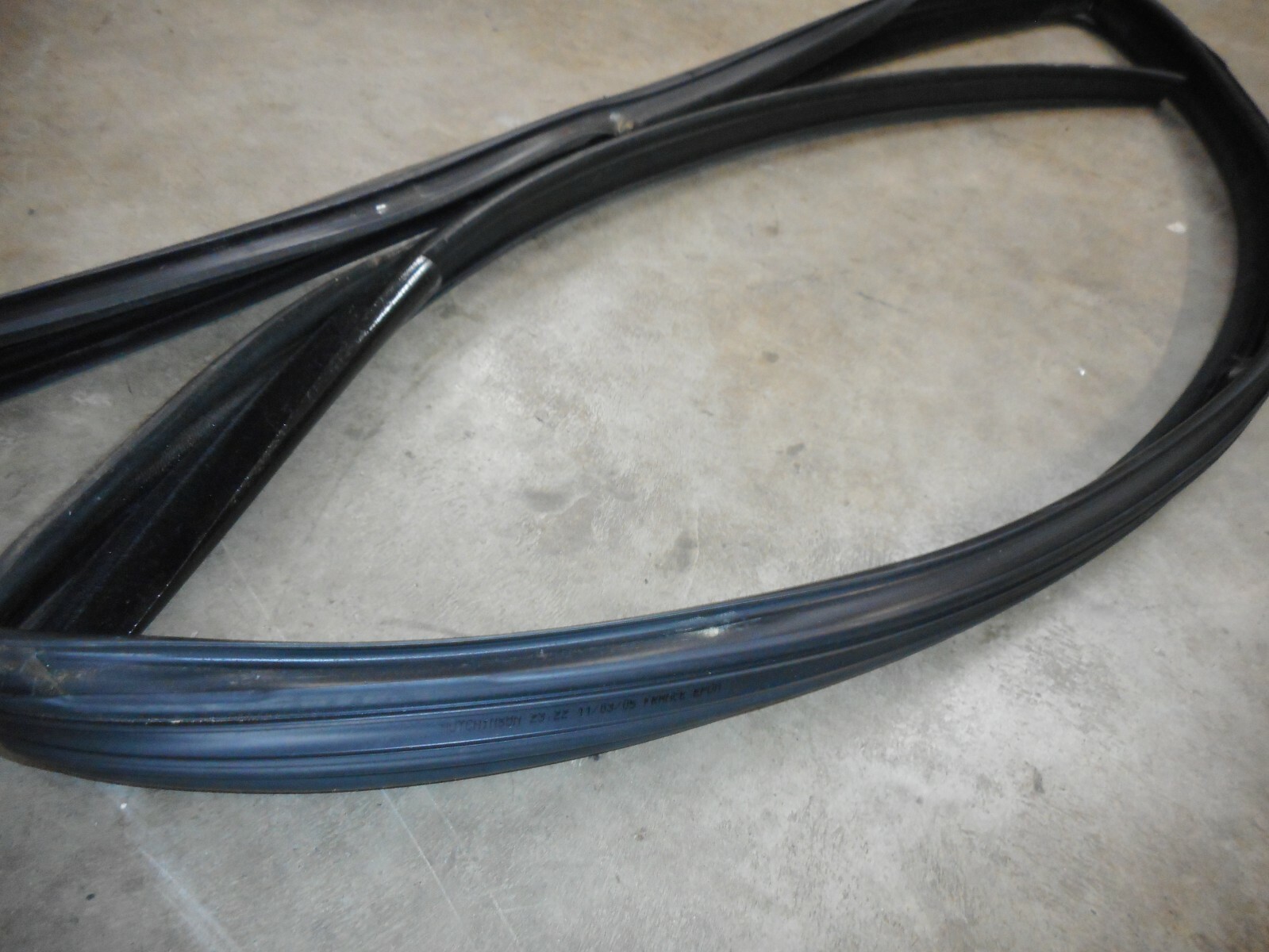 2005 VOLVO XC90 RIGHT PASSENGER FRONT WINDOW WEATHERSTRIP | eBay