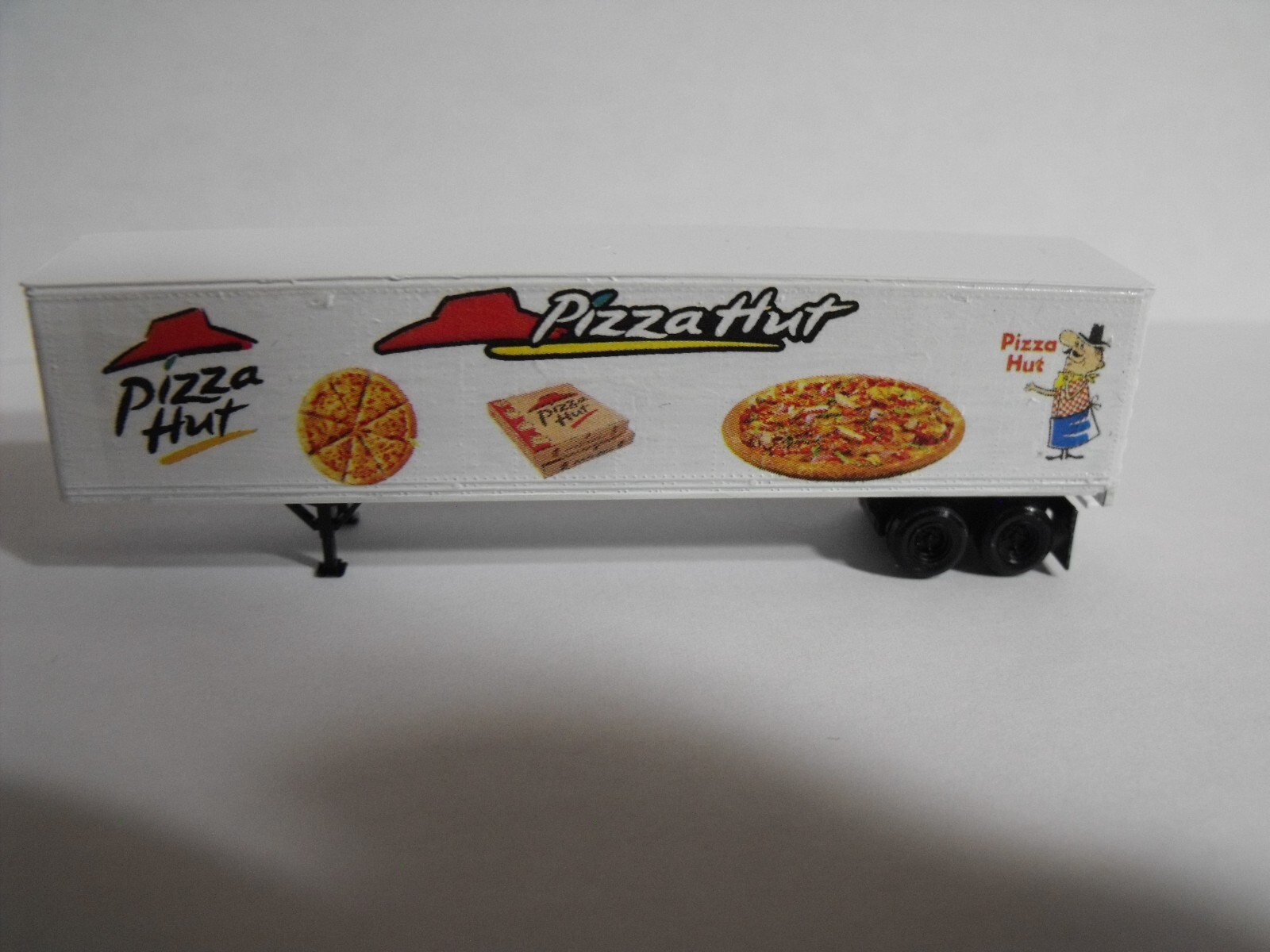 N Scale Micro Trains 45' Trailer. " Pizza Hut " | eBay