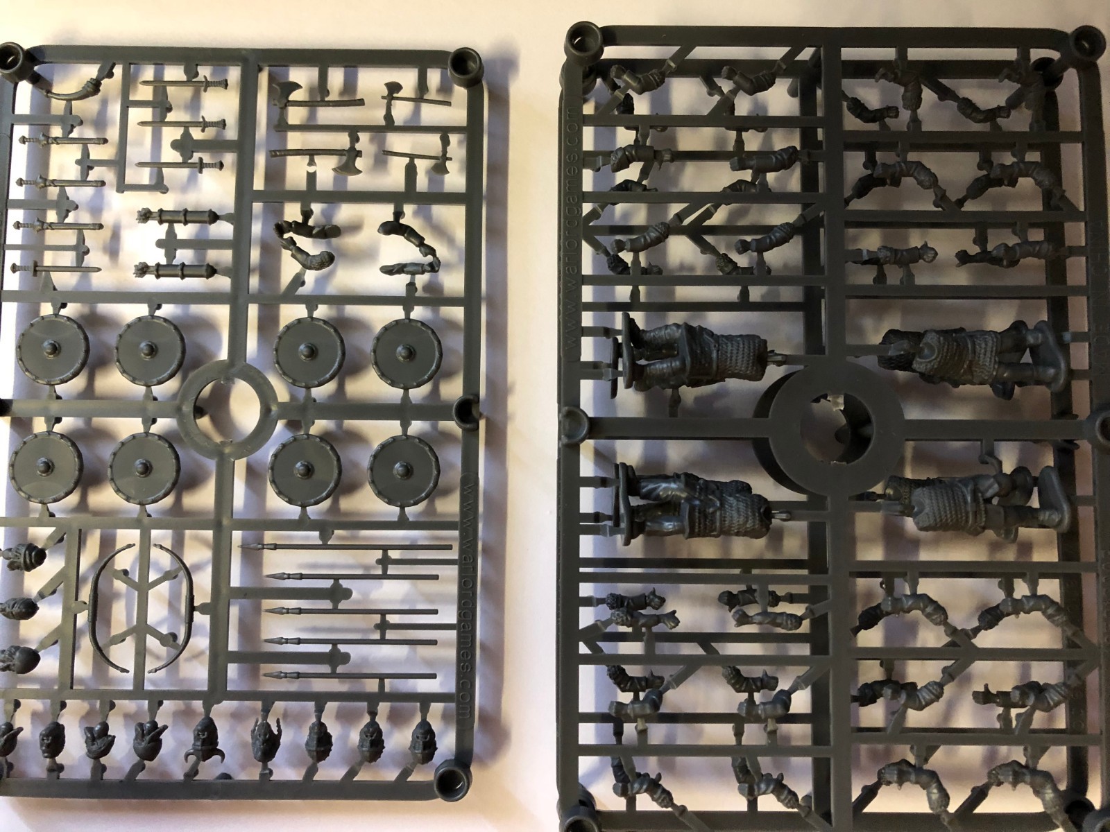 28mm 2X VIKING HIRDMEN SPRUE + 1X WEAPON SPRUE - HAIL CAESAR - WARLORD ...