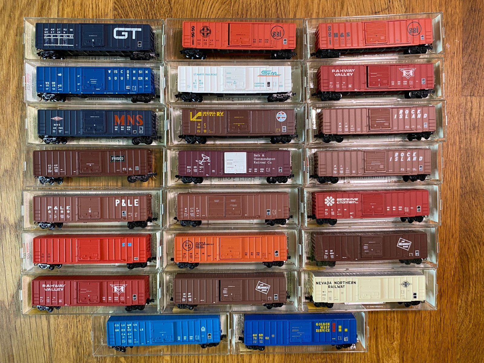 Lot of Micro Trains N scale 50' Box cars | eBay