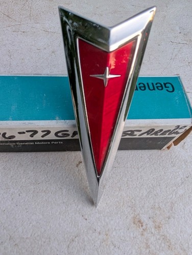 NOS 1976 1977 Pontiac GRAND PRIX front red crest EMBLEM original GM 76 ...