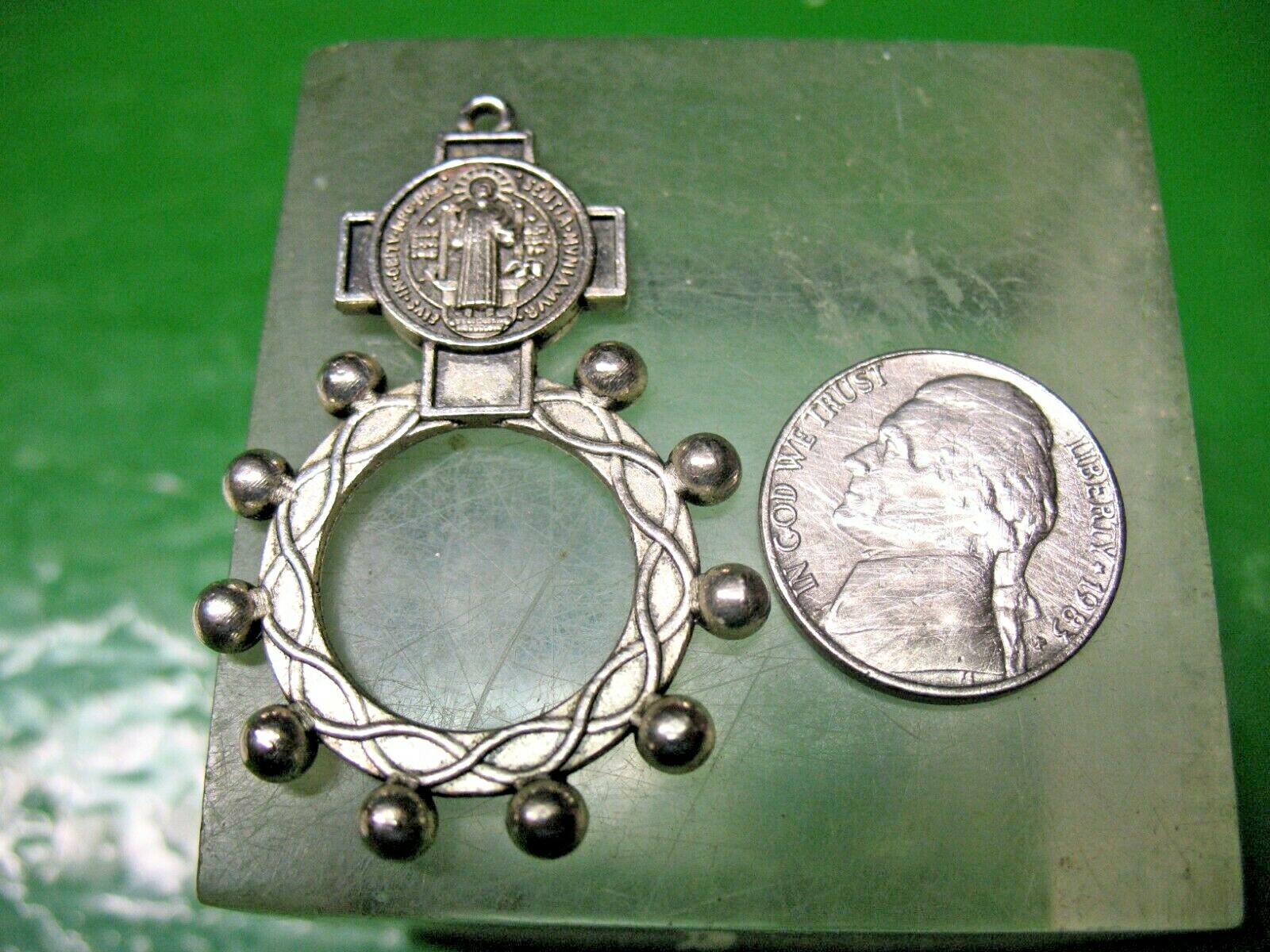 MEDALLION PENDANT EIUS IN OBITUNRO PRAE SENTIA MUNIAMUR w/ ORBIS ...