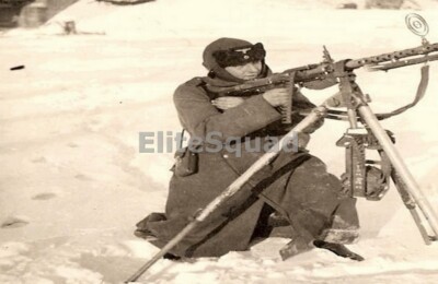 WW2 Picture Photo 1942 Russia German Soldier with MG42 Machine Gun 0151 ...