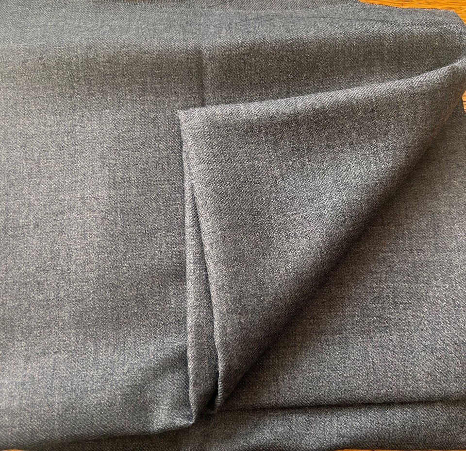 100% Fine Worsted Wool Fabric. Mid Grey. 2m length by 1.5m wide.Woven ...