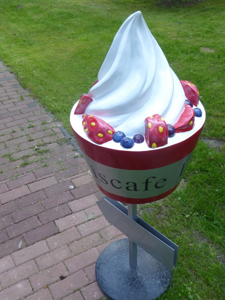 Ice cream sundae with signpost 3D model sculpture ice cream cone ice ...