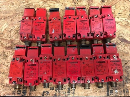 Schneider Telemecanique Sensor XCS-A701 Safety Limit Switch- Used ...