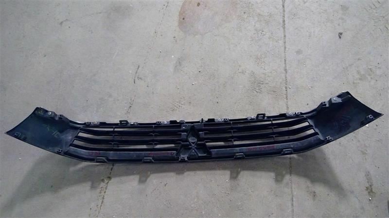 2017 17 Mitsubishi Outlander Center Grille 6402A430 61398 | eBay