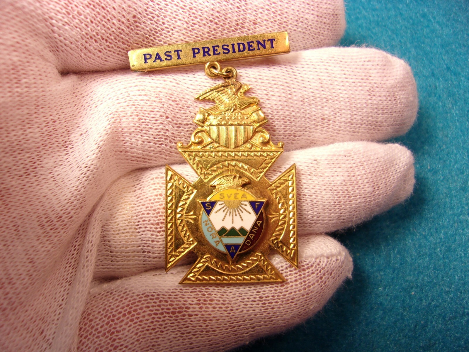 EARLY VTG ANTIQUE YELLOW GOLD FILLED MEDAL PIN, SVEA NORA DANA, SFA ...