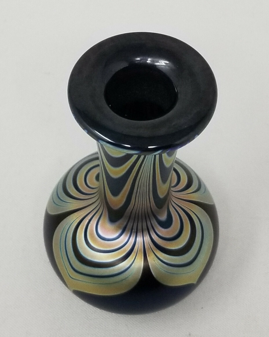 Stuart Abelman Glass Bud Vase 1986 Signed Iridescent Feather Design 4 ...