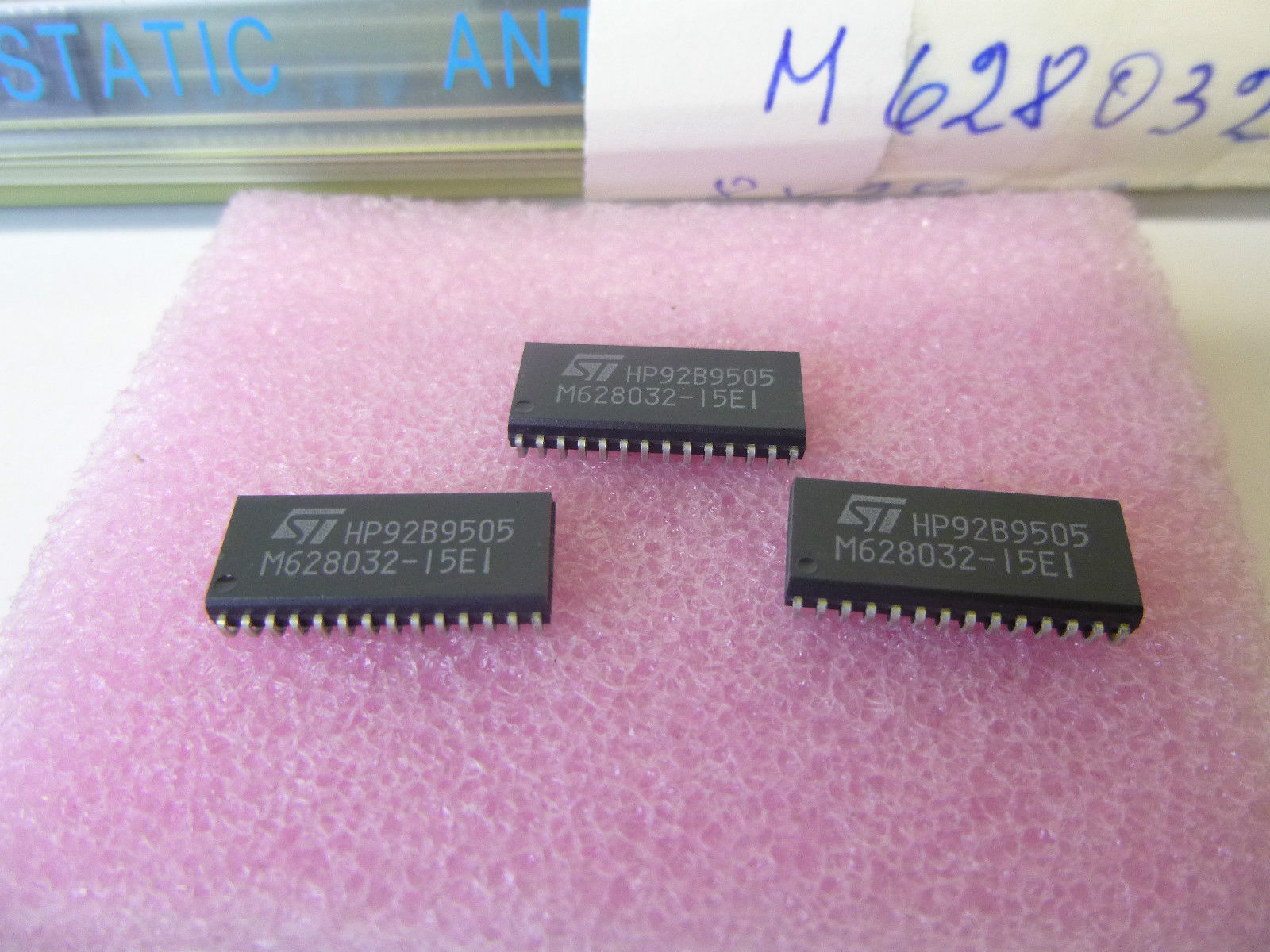 3 pieces M628032-15E1 VERY FAST CMOS 32K x 8 SRAM W. OUTPUT ENABLE ...