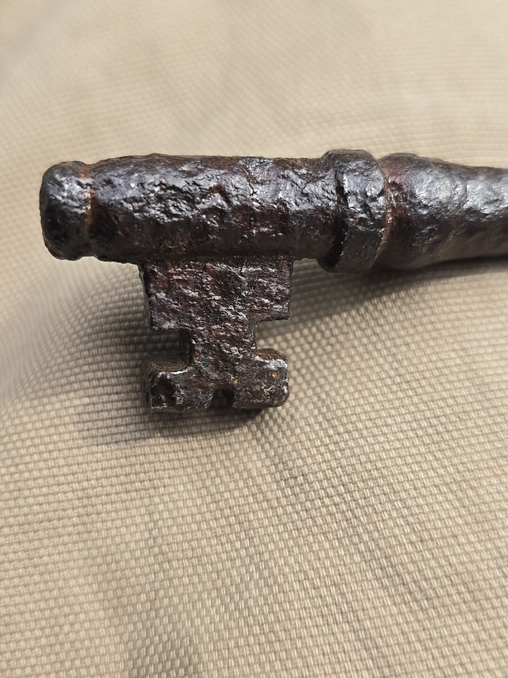 1 Big Antique Iron Skeleton Key ☆ Large Old English Gate Key☆ 4⅞ Inches ...
