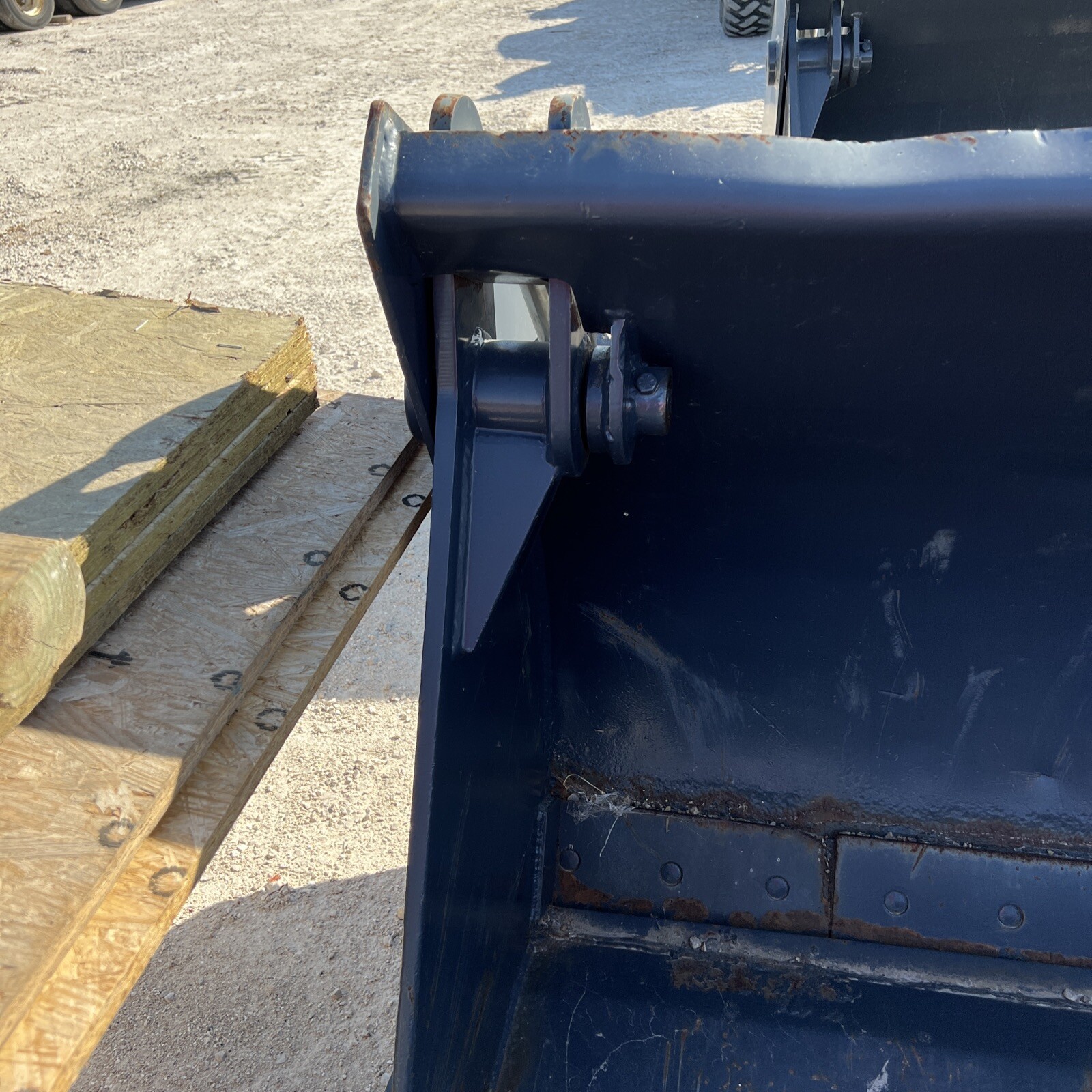 102 inch ACS 4 In 1 wheel loader bucket lightly used 2.5 Cubic Yard ...