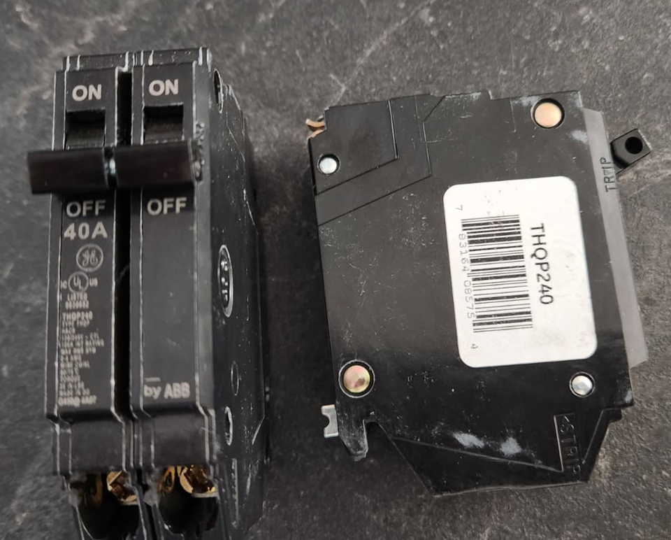 Eaton Type BR 15-amp 2 -Pole Tandem Circuit Breaker Model #BR1515 Set ...