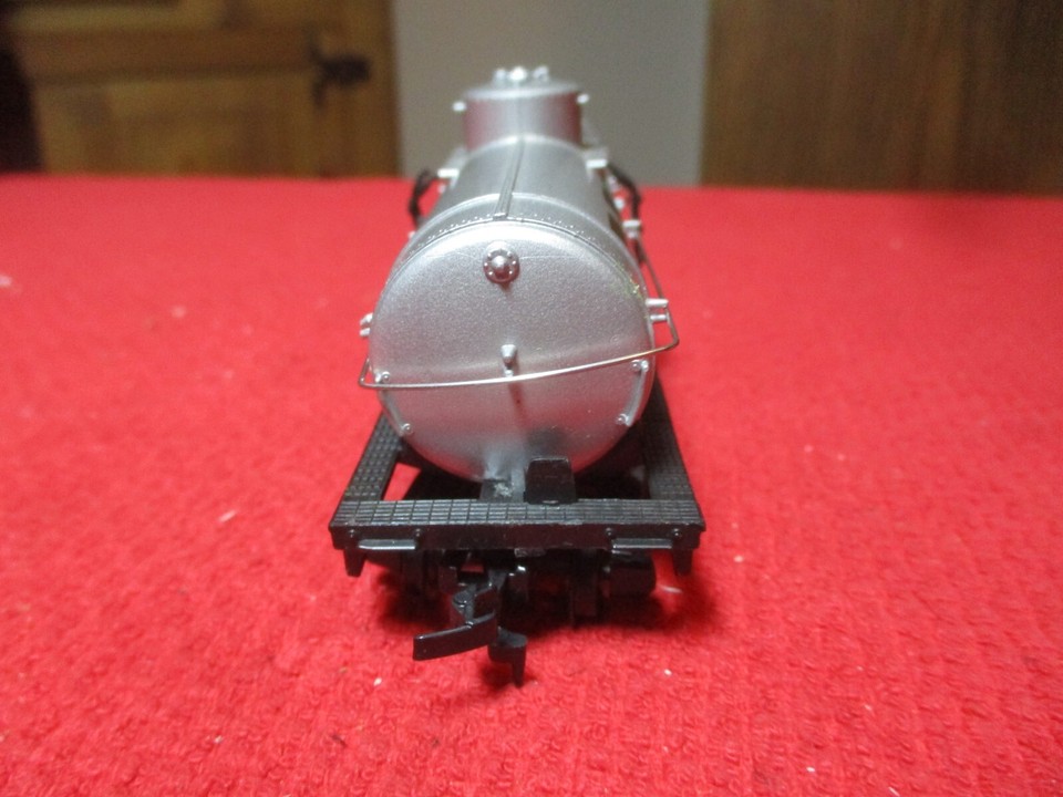 HO Scale Texaco Single Dome Tank Car Texaco Silver Freight Train ...