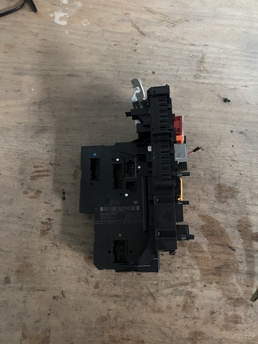 08-11 Mercedes W204 C300 C350 Rear SAM Module Fuse Box Relay Junction ...