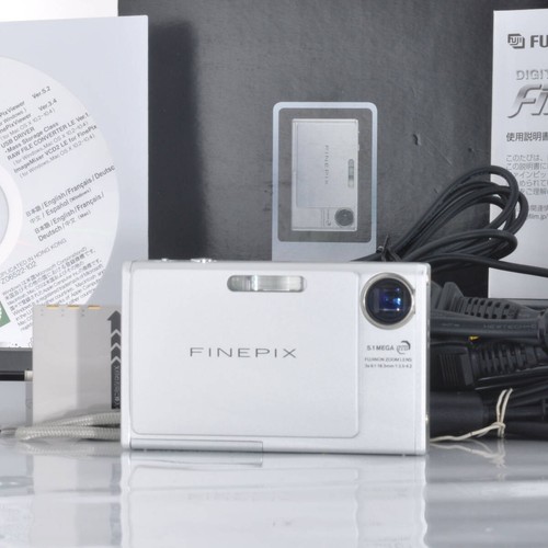 Fujifilm FinePix Z3 Silver Compact Digital Camera with Accessories ...