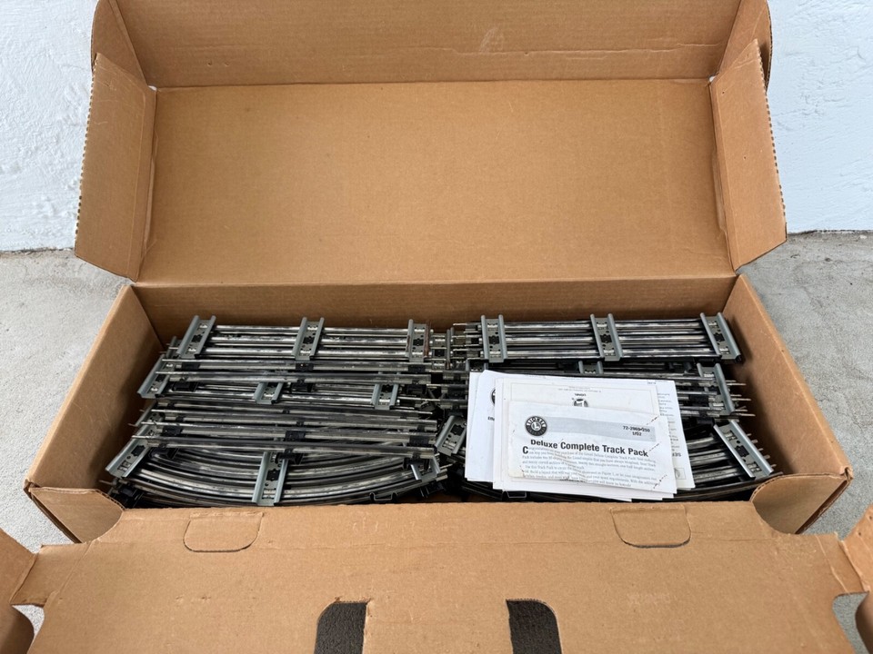 LIONEL TRAIN O-Gauge Deluxe Complete Layout Track Pack 6-22969 Used 0 ...