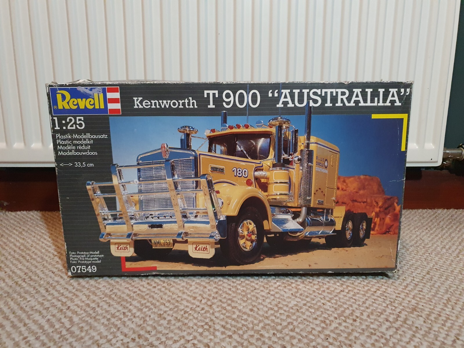 Revell Kenworth T900 'Australia' Semi Truck - 1:25 Scale - Model Kit ...