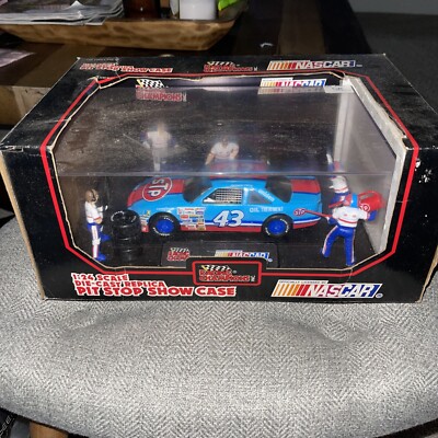 #43 Richard Petty Diecast STP Pontiac 1:24 Scale Pit Stop Showcase In ...