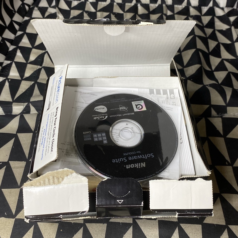 Nikon COOLPIX L22 12.0MP Digital Camera - Red - For Parts READ ...