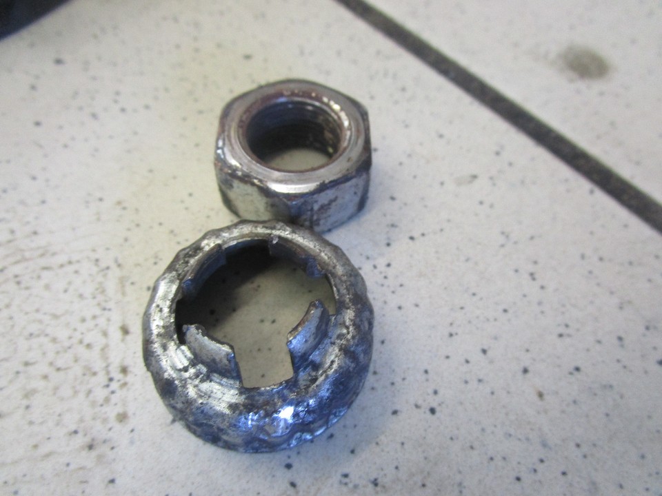 ER2. Derbi Bleu Atlantis 50 Piaggio Diesis Roue Écrou de Roue Arrière ...